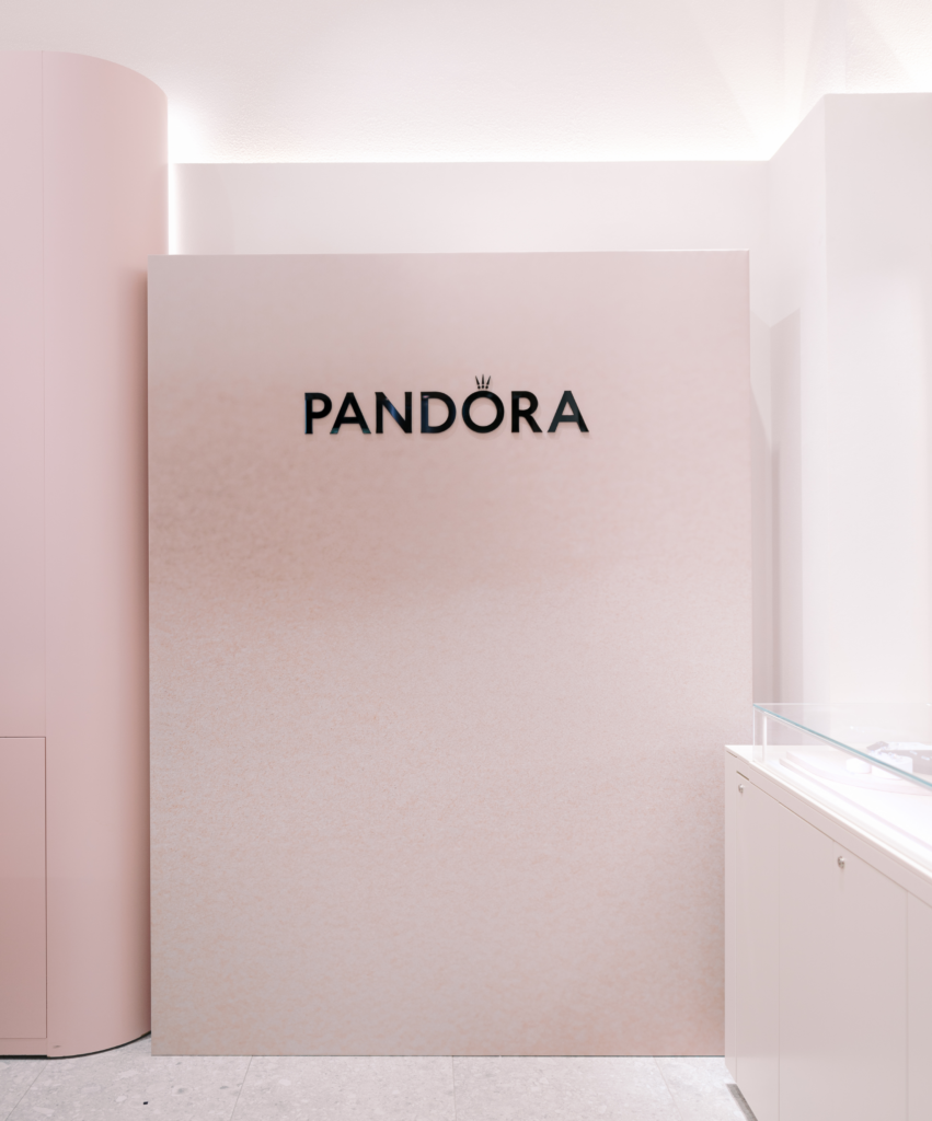 Pandora - Ruder Finn Atteline